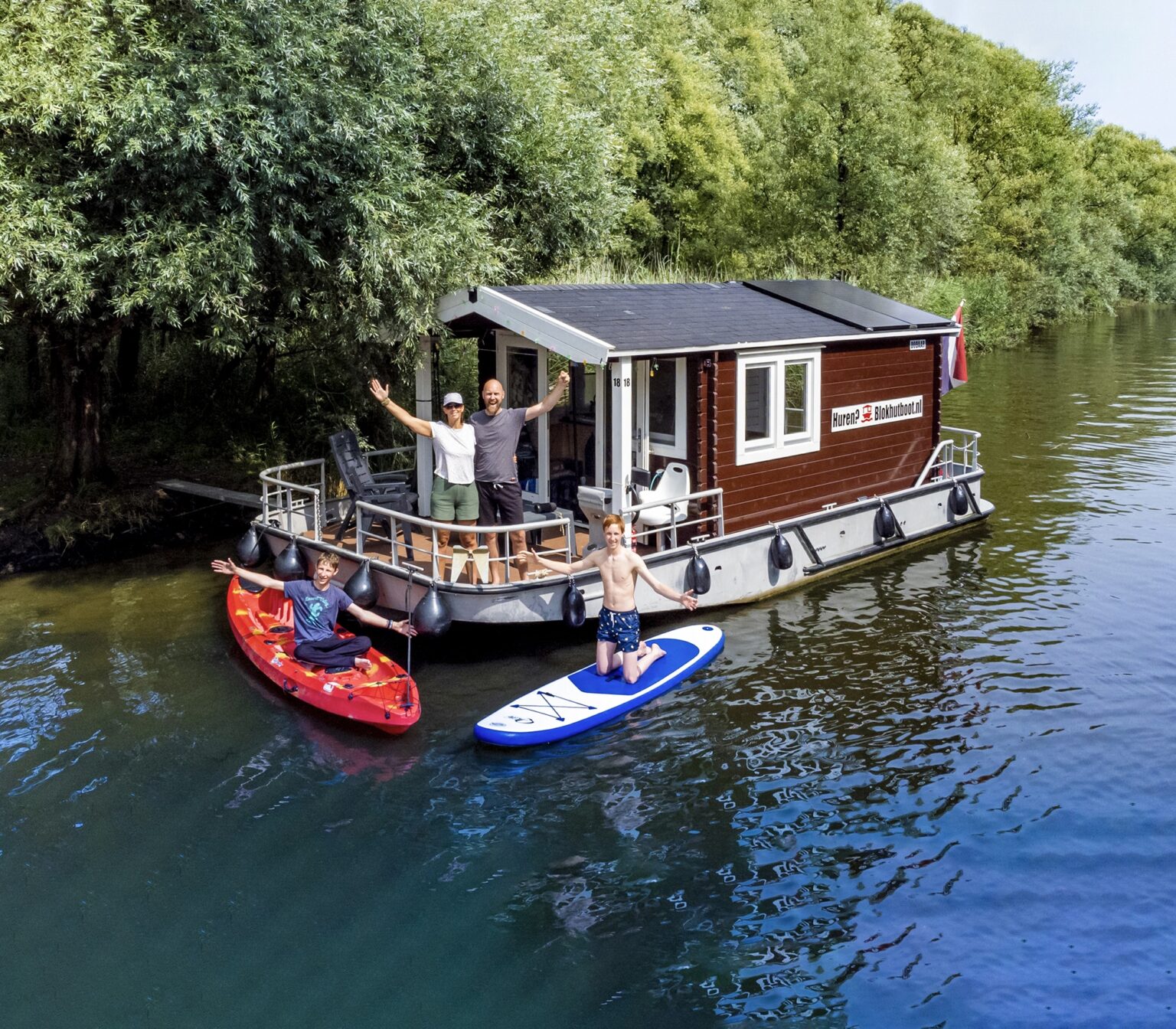 Boot huren in de Biesbosch zonder vaarbewijs - Blokhutboot